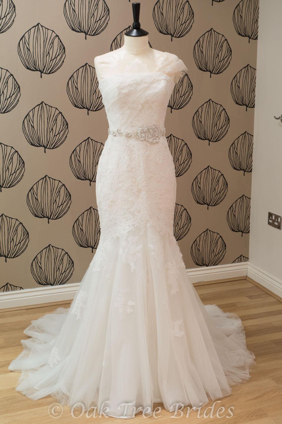Benjamin Roberts 2303 | Oak Tree Brides